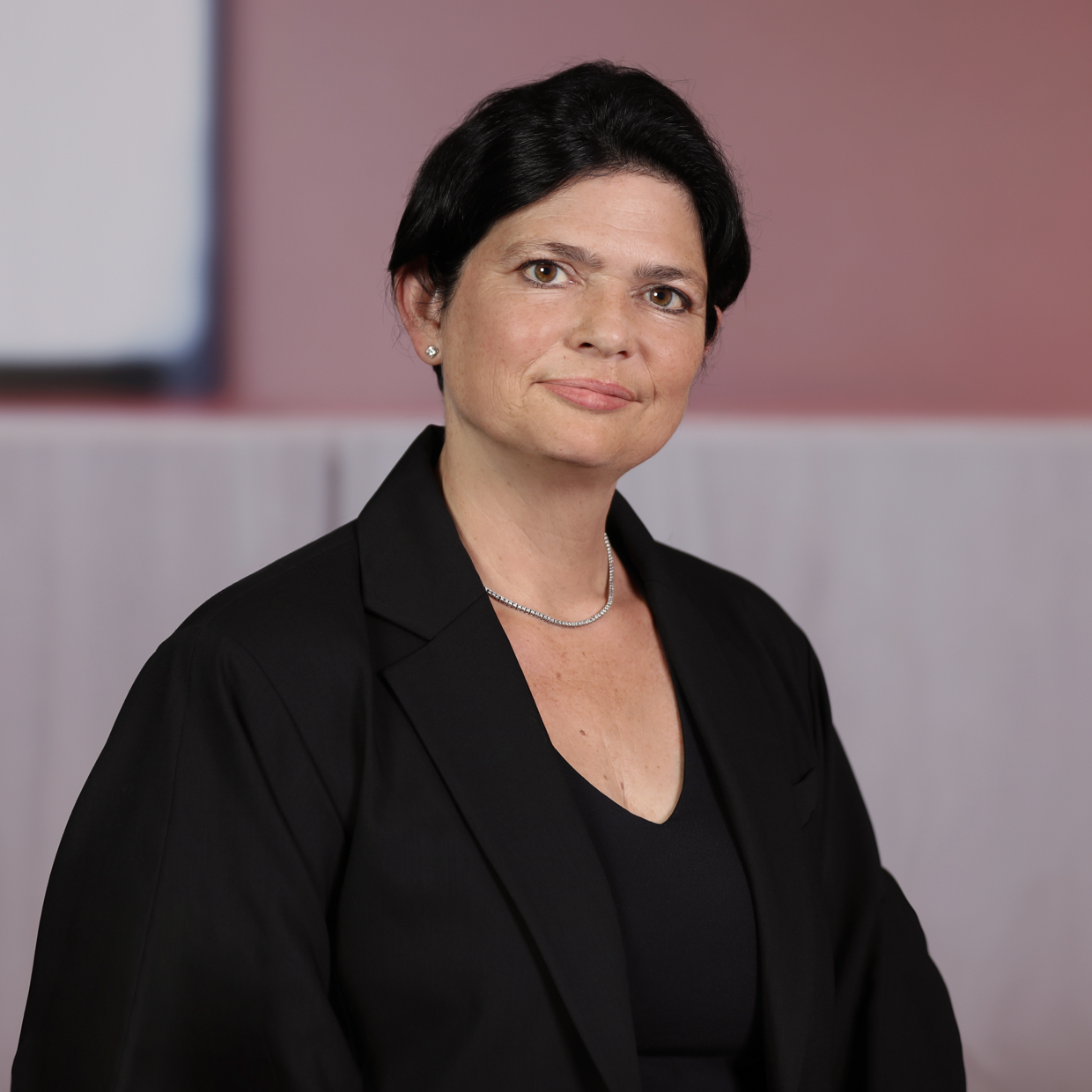 Toinon Hoss, Europe | Chambers Profiles